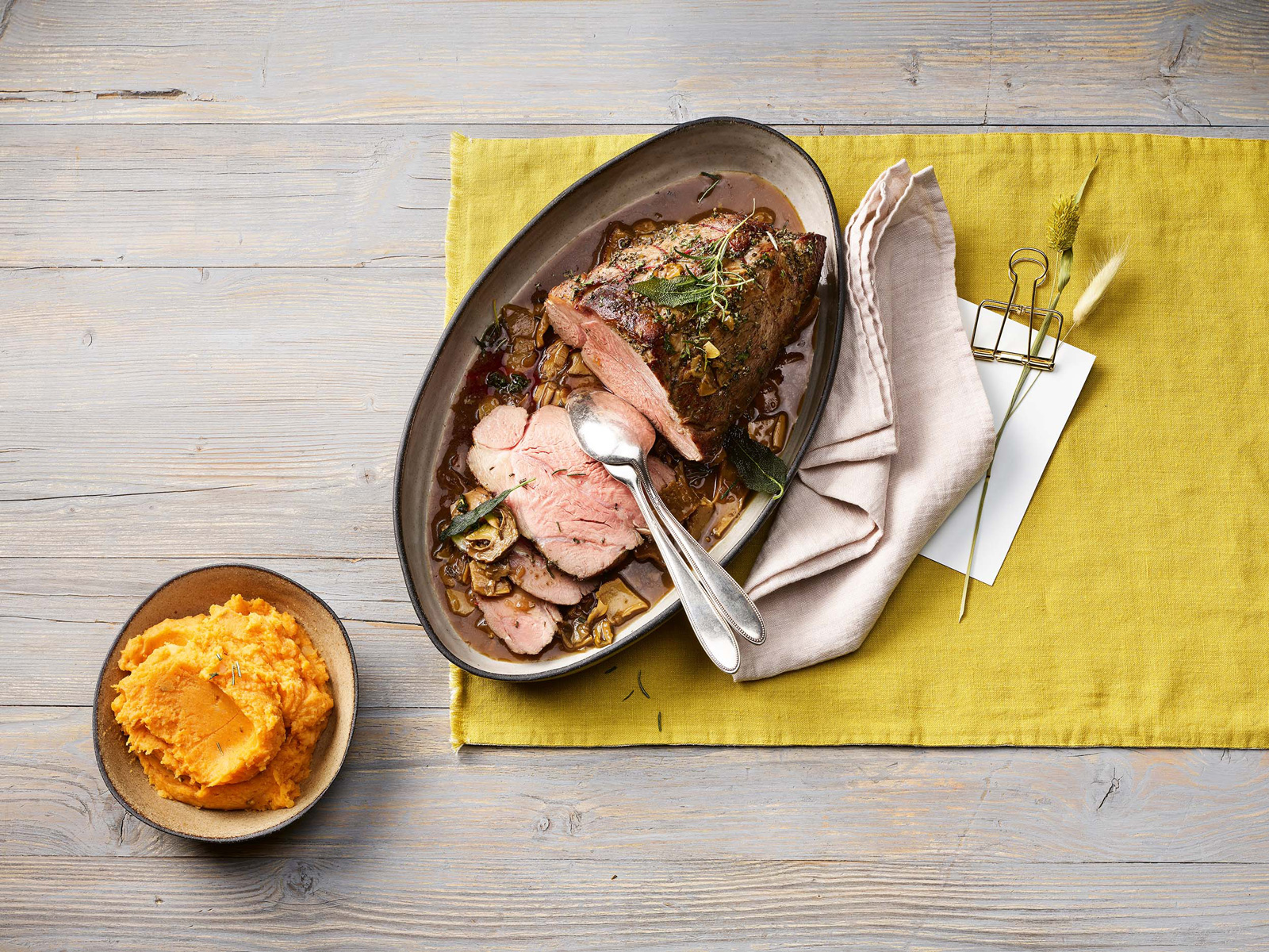 Geschmorte Kalbsschulter an Steinpilzjus | Einfach Kochen by Meta ...