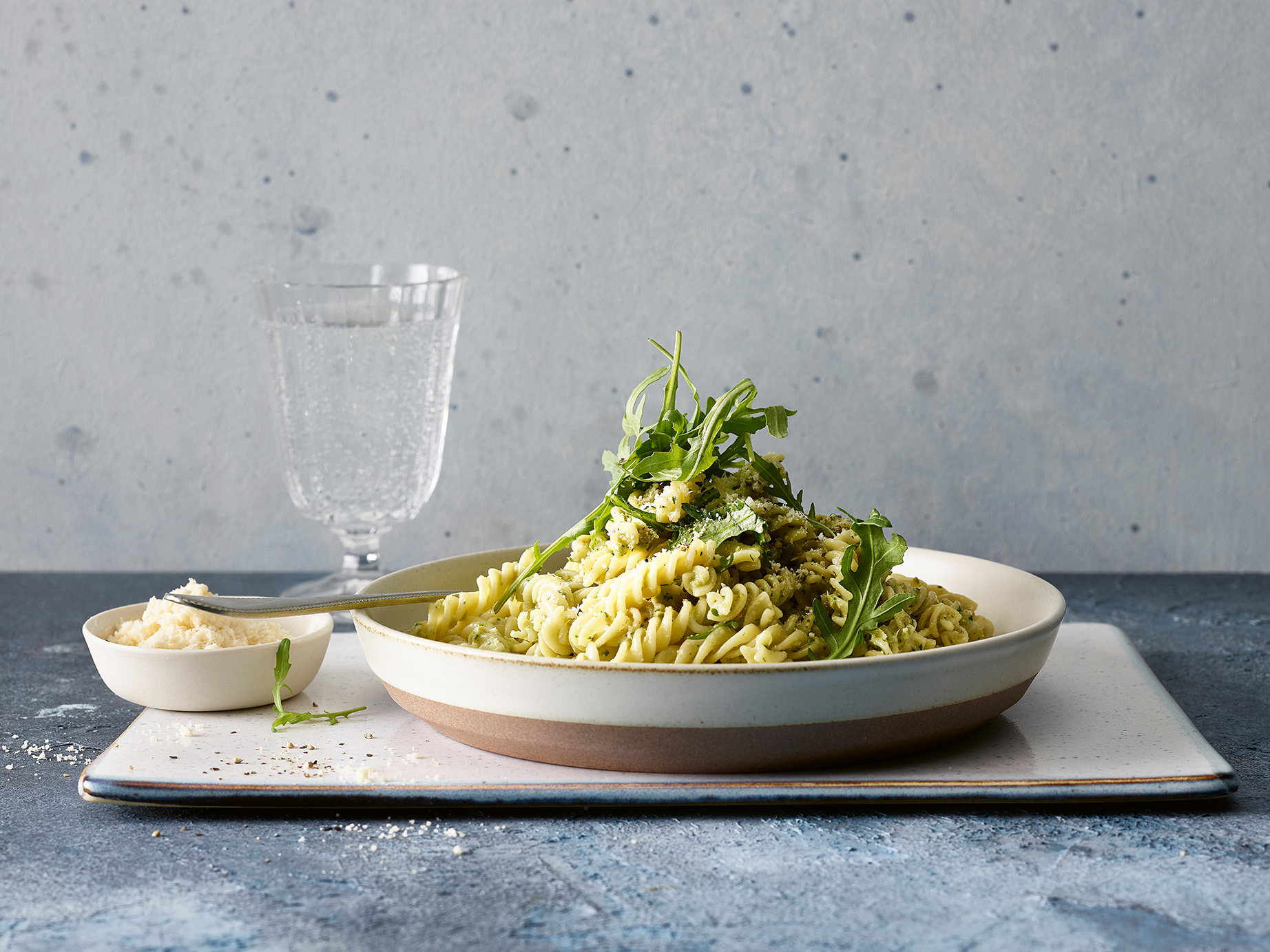 Pasta mit Oliven-Cashew-Pesto und Rucola | Einfach Kochen by Meta ...
