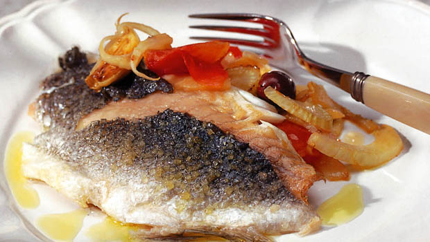 Goldbrasse mit Knoblauch im Fenchelbett | Einfach Kochen by Meta ...